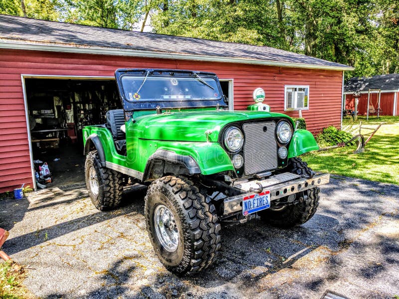 Barn & Jeep stock image. Image of jeep, truck, barn - 45998449