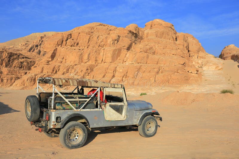 Off-road SUV Jeep in the Desert of Egypt Editorial Photo - Image of ...