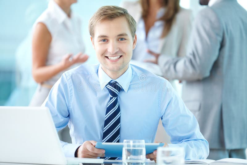 Jefe confiado imagen de archivo. Imagen de feliz, empleado - 32049301