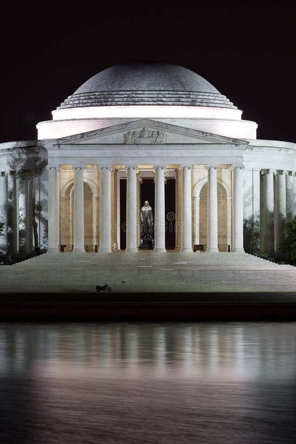 Jefferson Memorial at Night Editorial Photography - Image of monument ...