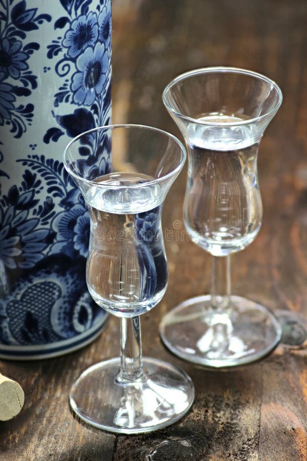 Jenever stock foto. Image of glazen, bijtend, holland - 66434470