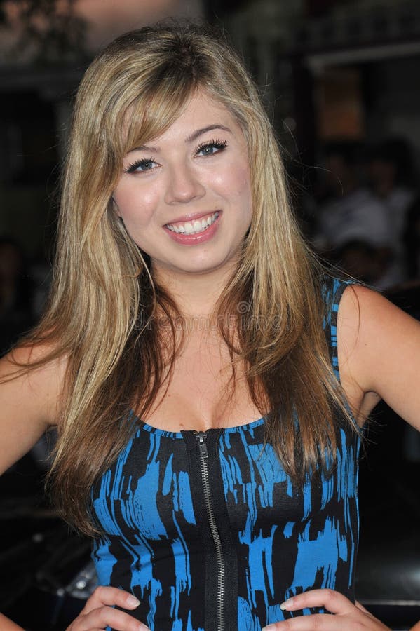 Jennette McCurdy At The Cartoon Network Hall Of Game Awards, Barker ...