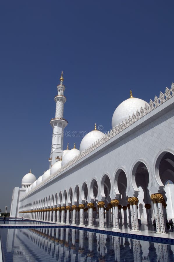 Jeque Zayed Mosque Abu Dhabi Foto de archivo - Imagen de pilares ...