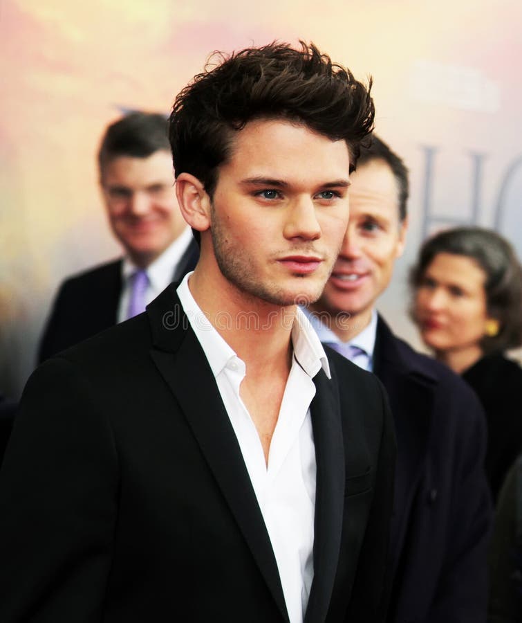 Jeremy Irvine editorial stock image. Image of film, manhattan - 22472579