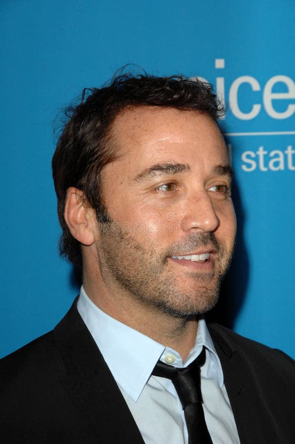Jeremy Piven editorial photo. Image of pivens, ball, wilshire - 26356611
