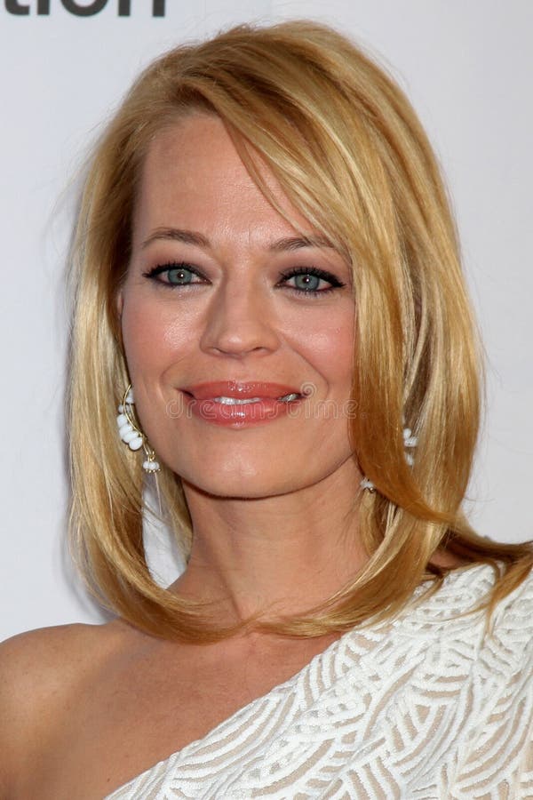 Jeri Ryan Chega No International Upfronts Do ABC/Disney Imagem ...