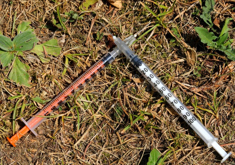 Jeringas Abandonadas Usadas Por Drogadictos Para Inyectar Drogas Imagen ...