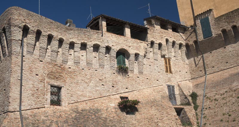 Jesi Ancona Marken Italien : Enge Nebenstraße Nachts in Der Alten Stadt ...