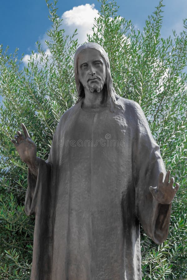 Jesus staty arkivfoto. Bild av gammalt, kyrka, grön - 126077908