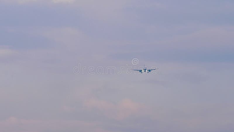 Plane descending landing stock footage. Video of descent - 372233144