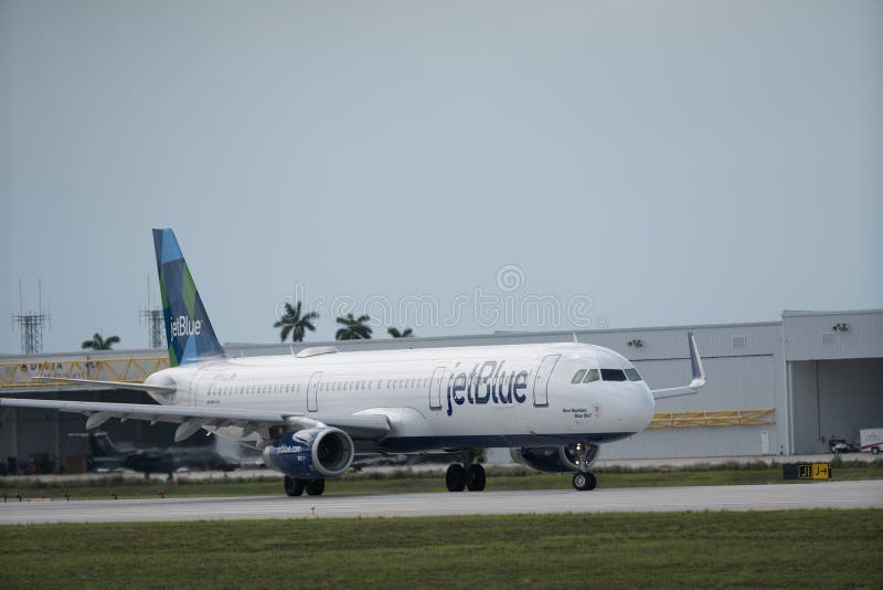Jetblue ready to takeoff editorial photography. Image of taxiing ...