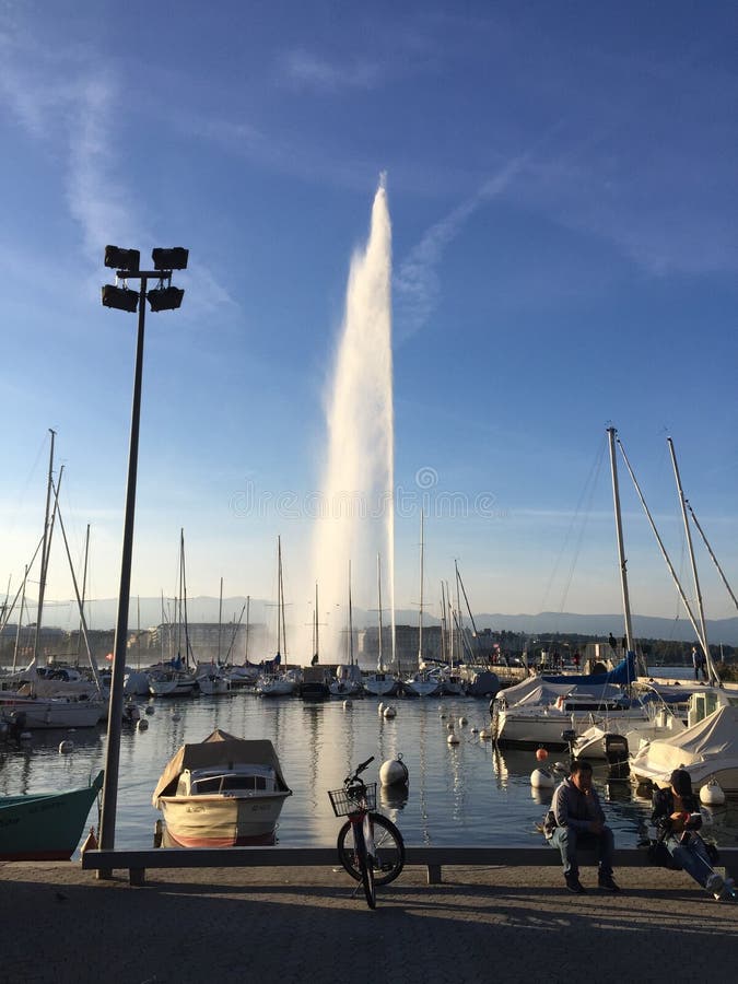 Jetd ` Eau, Brunnen in Genf, Die Schweiz Redaktionelles Foto - Bild von ...