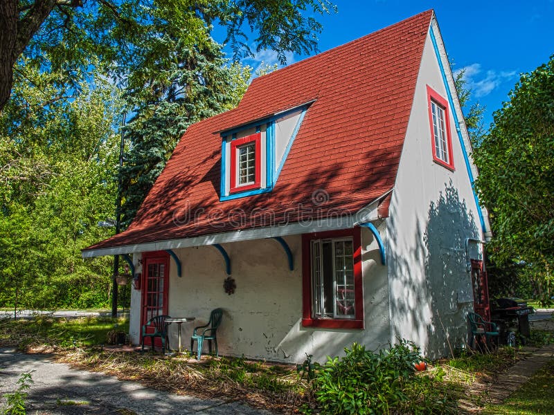 Small house stock photo. Image of architecture, toronto - 80404684