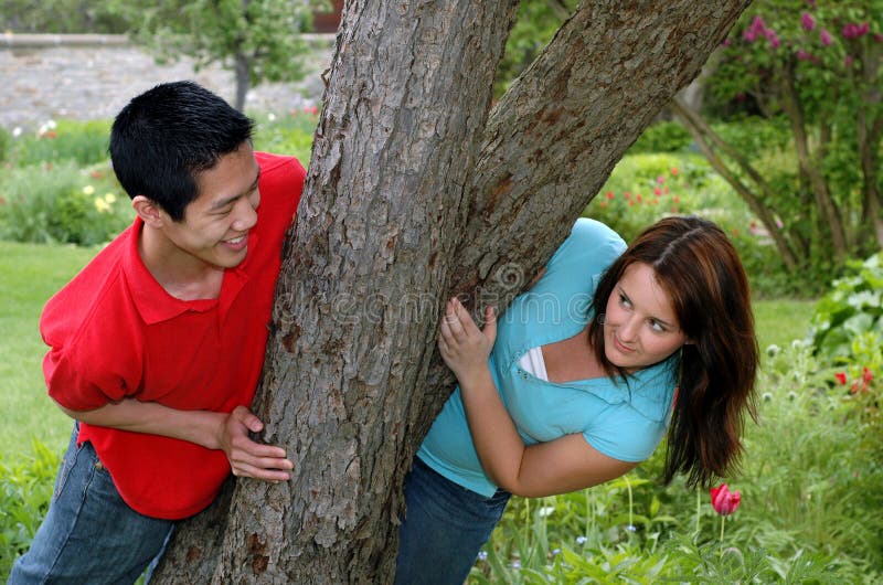 Jetez Un Coup Doeil Un Boo Photo Stock Image Du Sourire Recherche