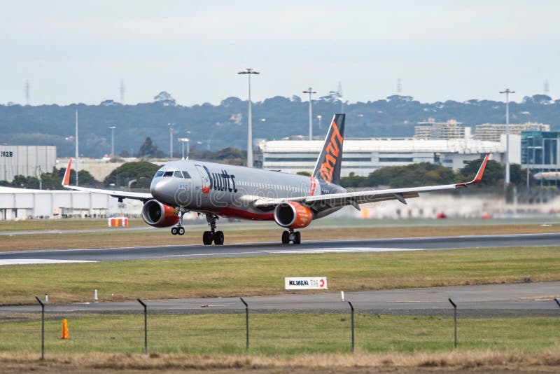 Jetstar Airplane Landing Stock Illustrations – 2 Jetstar Airplane ...