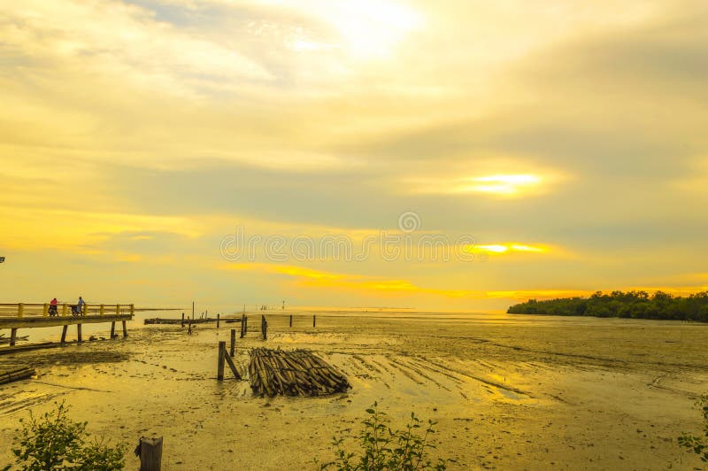 Jetty sunset stock image. Image of horizon, pier, beach - 35530965