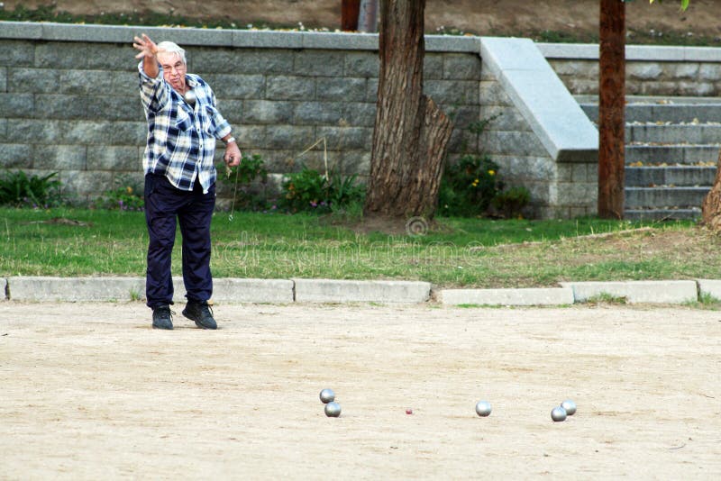 Jeu de Petanque photo éditorial. Image du europe, france - 33843531