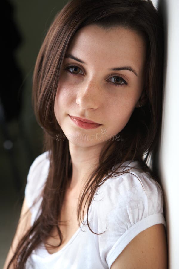 Jeune adolescente photo stock. Image du attrayant, personne - 4777534