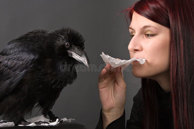 Jeune Femme Avec Un Corbeau Image stock - Image du fée, filles: 3558113