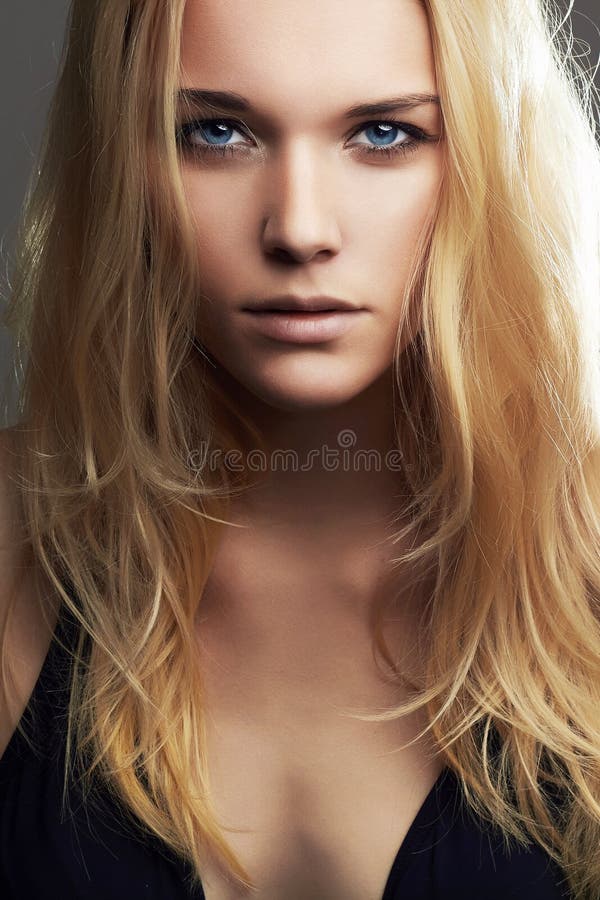 Jeune Femme Blonde Belle Fille Blonde Photo Stock Image Du Cheveu