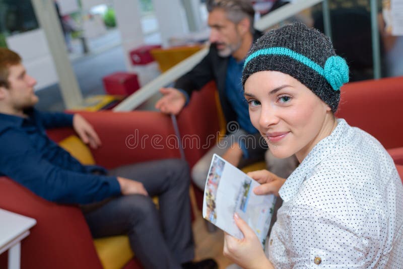 Verticale D'une Jeune Femme Image stock - Image du blanc, verticale ... Verticale D'une Jeune Femme Image stock - Image du blanc, verticale ...