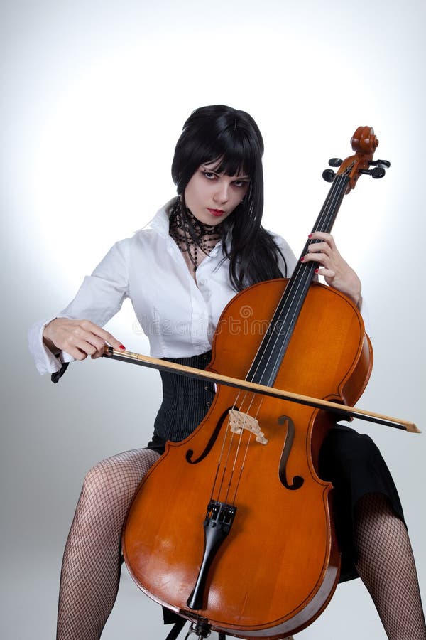 Jeune Femme Jouant Le Violoncelle Image stock - Image du fille ...