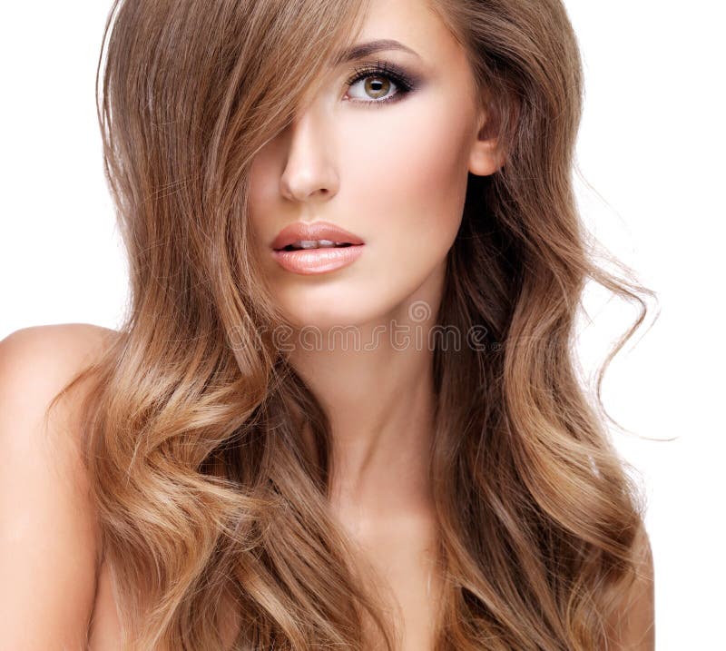 Photo Dune Belle Femme Sexy Avec De Longs Cheveux Et Makeu Bruns Image