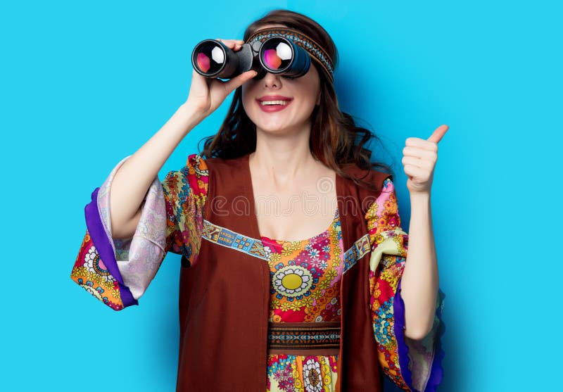 Fille Avec Des Jumelles Image Stock Image Du Observation 2888817