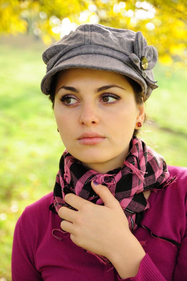 Jeune fille libre image stock. Image du rose, femmes - 13020079