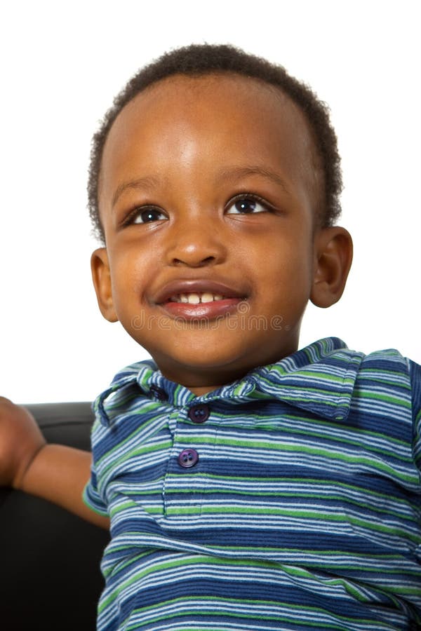 L'enfant Africain Riant Tient Sa Tête Tout En Pensant Le Garçon De Noir ...