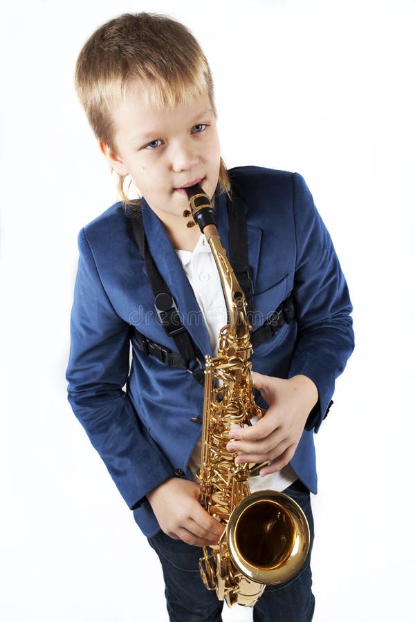 Enfant Jouant Le Saxophone Photos libres de droits et gratuites de ...