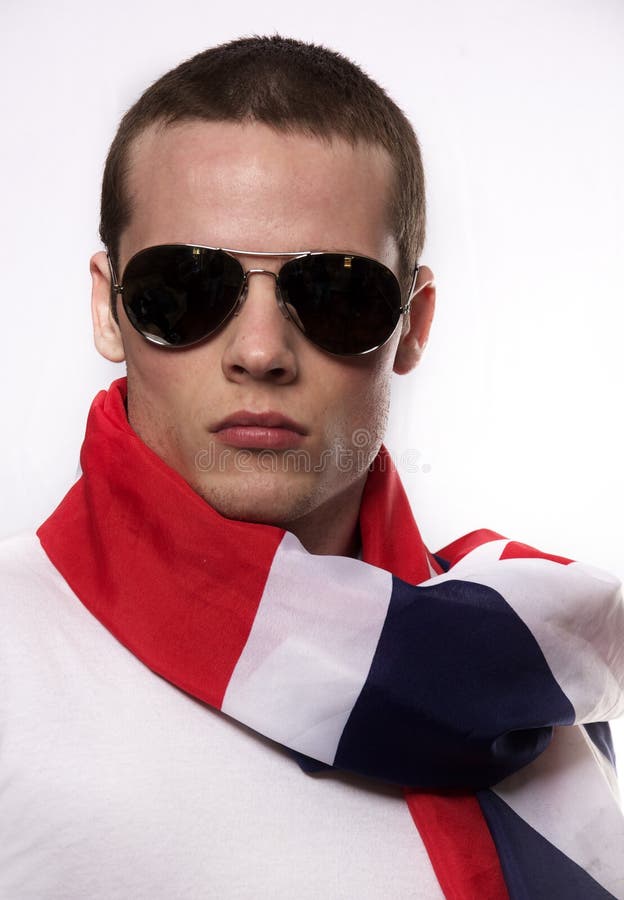 Jeune Homme Avec L'indicateur Britannique Photo stock - Image du ...