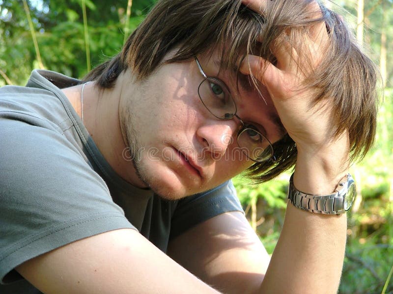 Jeune homme triste image stock. Image du fils, personne - 10823977