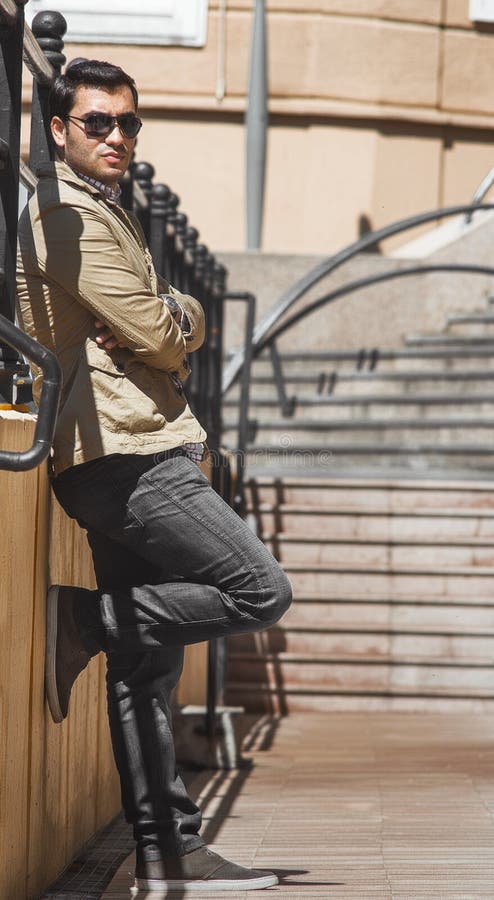 Jeune homme turc photo stock. Image du magnifique, orientation - 34243018