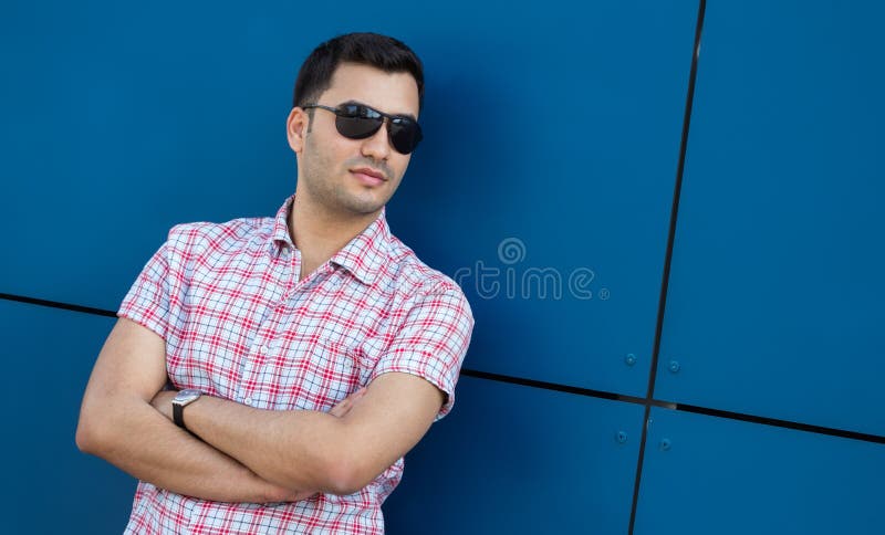 Jeune homme turc image stock. Image du extérieur, pose - 34242915