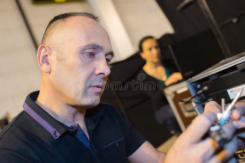 Jeune Informaticien Bel De Portrait Photo stock - Image du asiatique ...