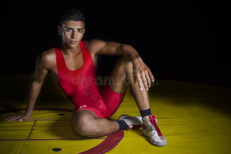 Jeune lutteur photo stock. Image du combat, concurrentiel - 34243722