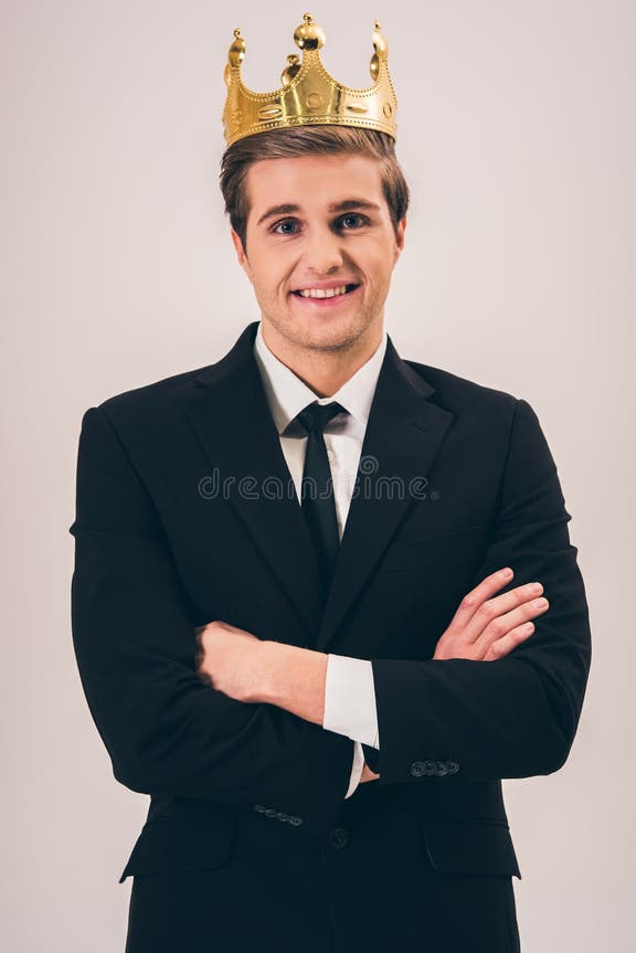 Jeune prince beau photo stock. Image du bossage, vêtement - 85779294