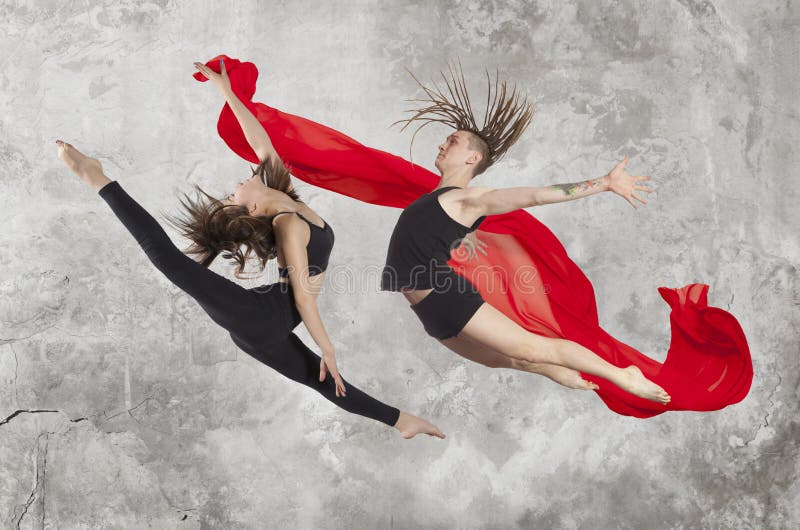 Jeunes Couples Des Danseurs Classiques Modernes Image stock - Image du ...