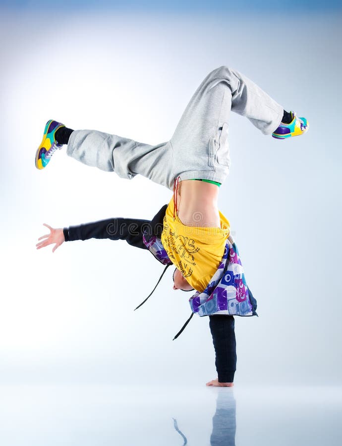 Jeunes Modernes D'homme De Danse Image stock - Image du mouvement ...