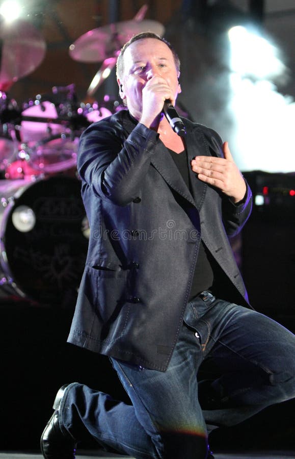 Jim Kerr of Simple Minds, Live Concert Editorial Stock Photo - Image of ...