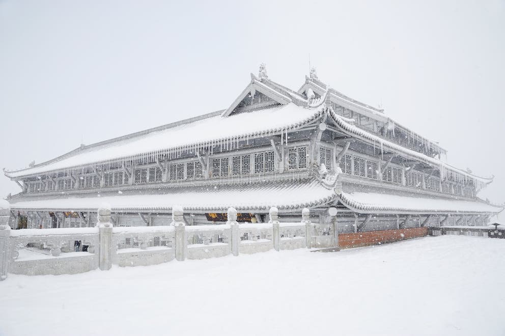 Jinding temple of MT.Emei stock image. Image of buddhist - 18837013