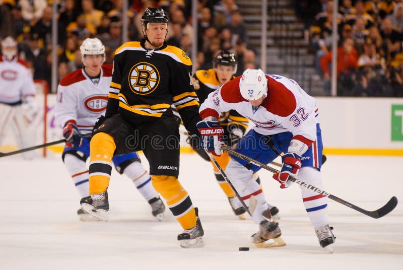 Joe Corvo y Travis Moen foto editorial. Imagen de hockey - 93222056