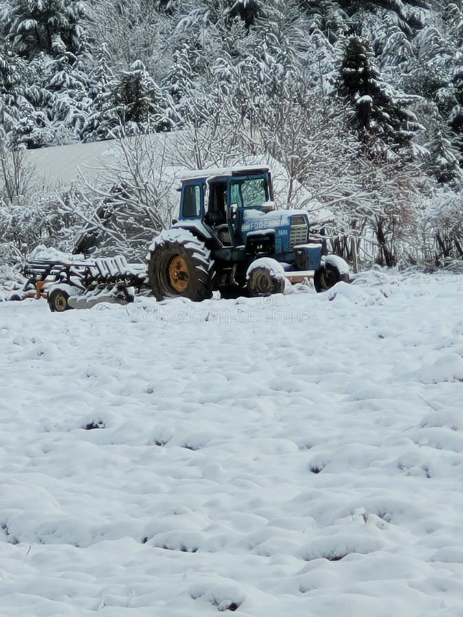 John Deer Tractor Covered in Snow Editorial Photo - Image of freezing ...