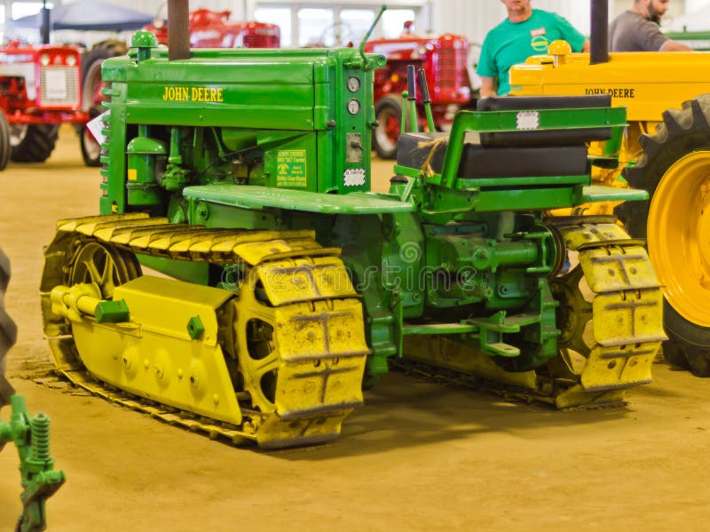 John Deere Crawler Tractor editorial image. Image of harvest - 26656925
