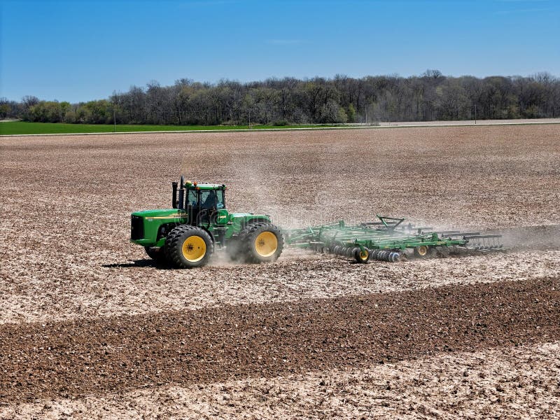 John Deere 9220 Tractor Pulling a John Deere 2310 Disk Cultivator ...