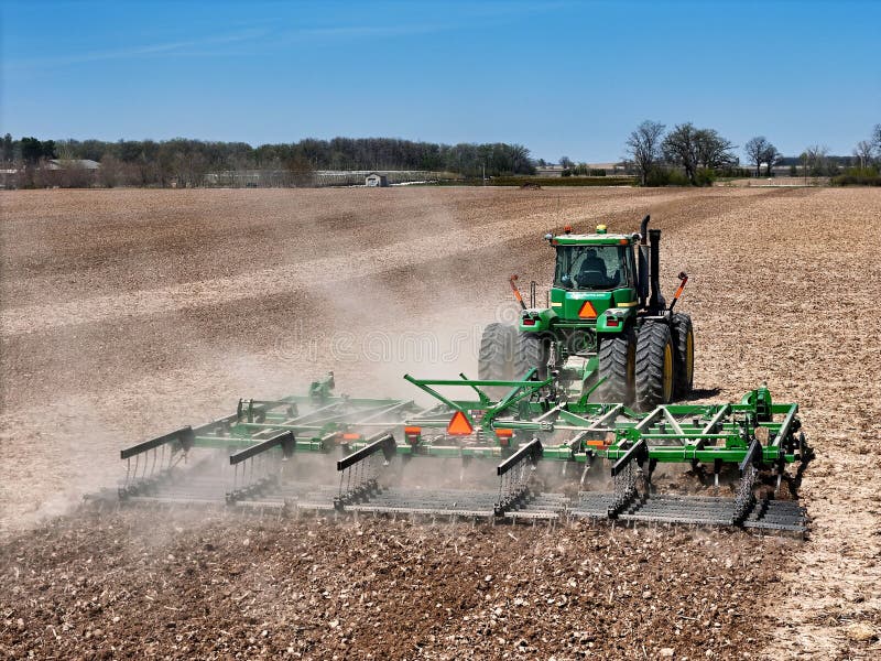 John Deere 9220 Tractor Pulling a John Deere 2310 Disk Cultivator ...