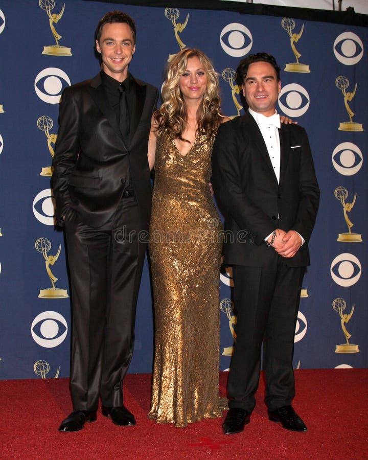 Jim Parsons And Kaley Cuoco Photoshoot