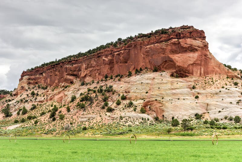 Johnson Canyon Road - L'Utah Photo stock - Image du landforms, roche ...