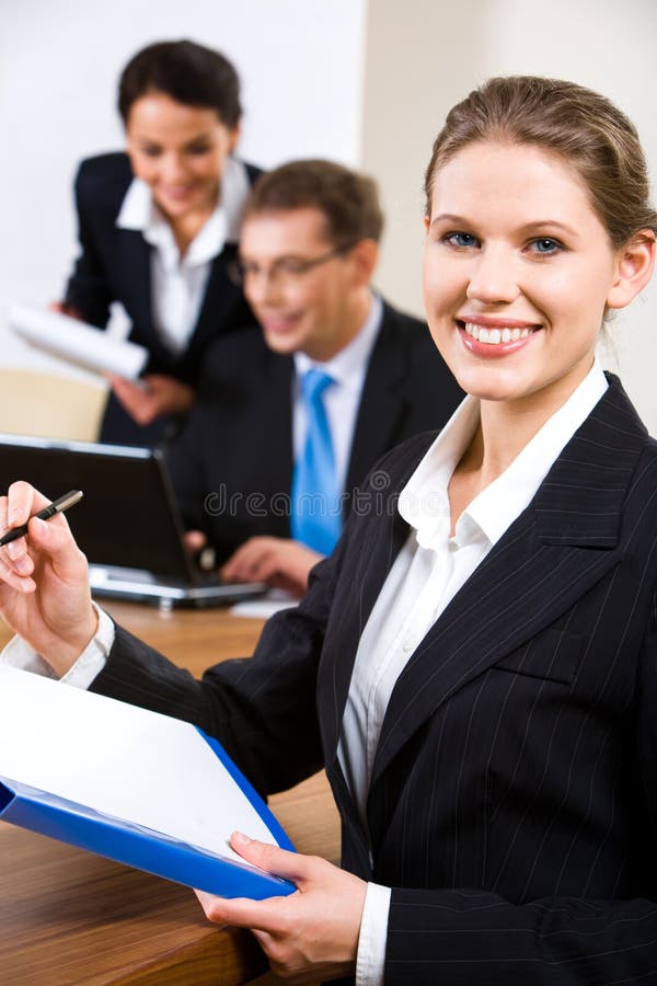 Joli secrétaire photo stock. Image du heureux, mode, beau - 4511242